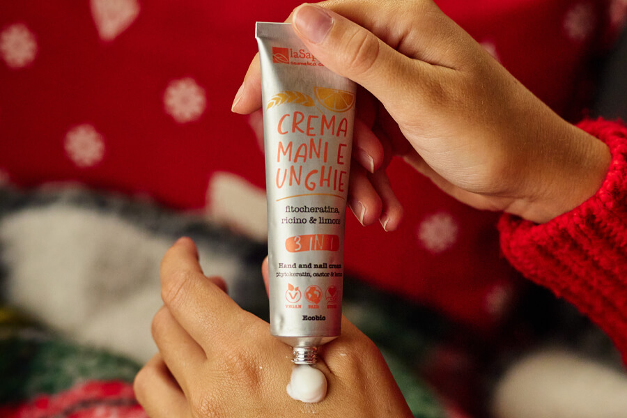 Mani secche e screpolate: cause, rimedi naturali e beauty routine